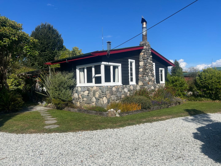 Welcome Home Cottage, Manapouri, Fiordland - Southland