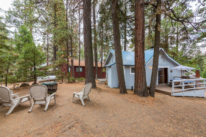 Cute 2b/1b Cabin In The West Village - Shaver Lake, CA
