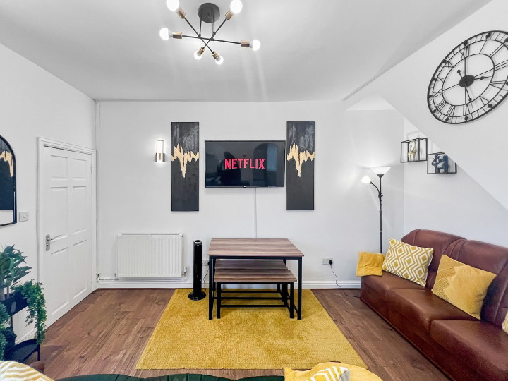 Stylish House Near Hospital With Free Parking - Keele University, Jack Ashley Building