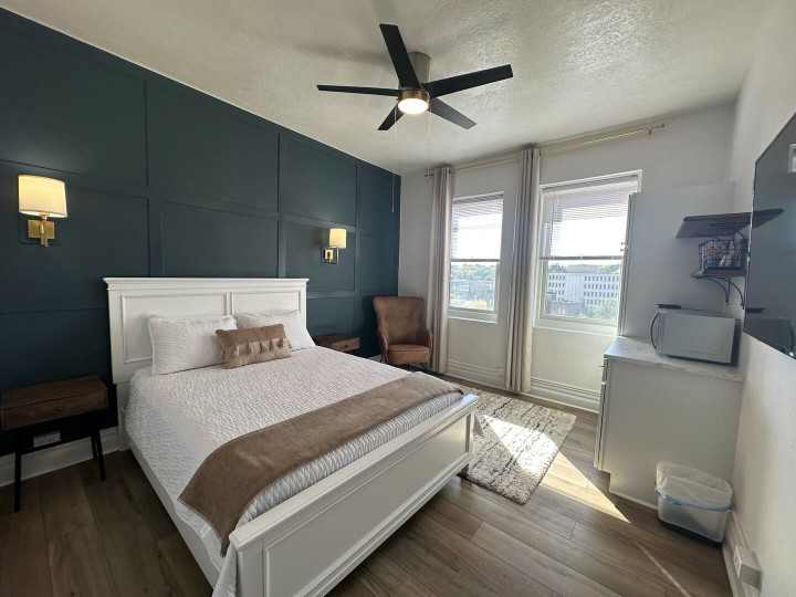 Lux Studio63 On Phillips|kitchenette+coffee - Sioux Falls, SD