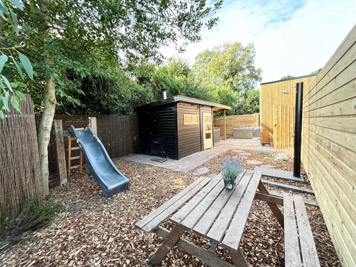 Tiny House - Privé Sauna, Jacuzzi & Wellness - Heerenveen