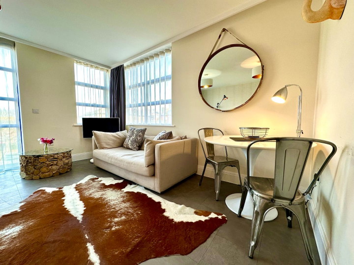 Beautiful Couples Retreat - Free Parking & Wifi - Poole