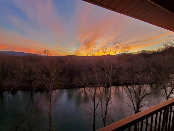 Peaceful River/ Mountain Views/ Dollywood/ Pigeon - Pigeon Forge, TN