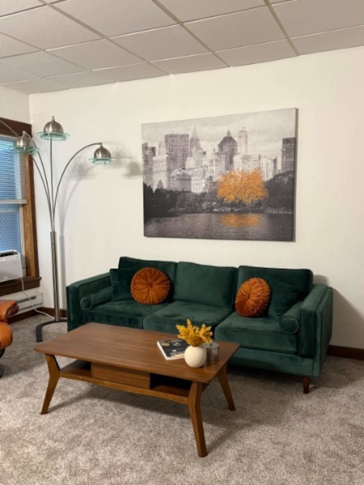 Boutique Mid-century Retreat Near Downtown & Unl - Lincoln, NE