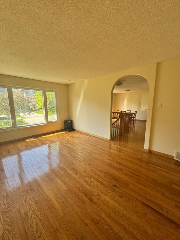 Mainfloor Unit, 3 Beds,2 Bath, 2parking,1 Laundry - Oakville