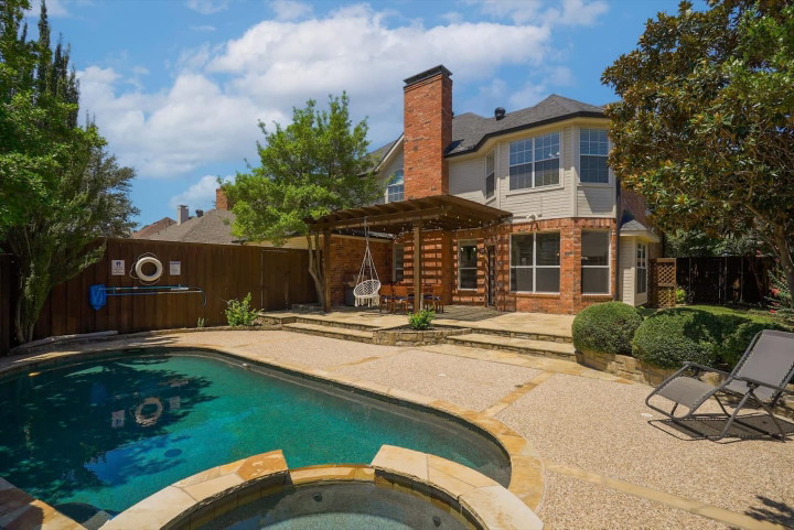 Spacious & Cozy Texas Gem With Private Pool - Carrollton, TX