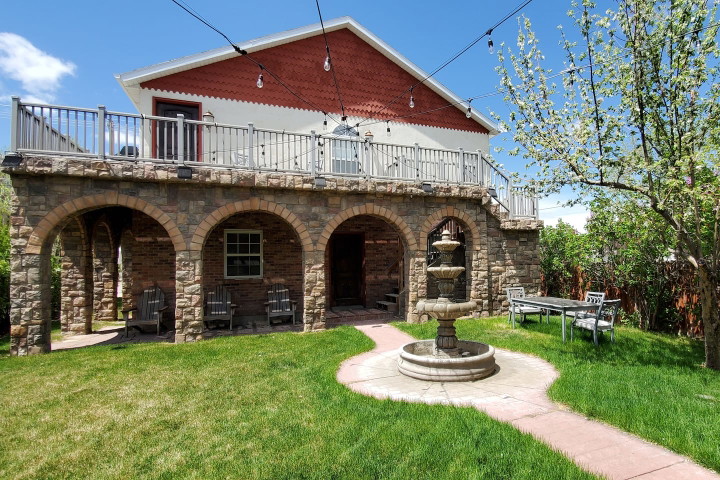 Charming Carriage House Suite - Wyoming