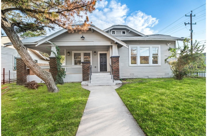 Bold 4br/3.5ba Plus Guesthouse W/ Downtown Views! - San Antonio, TX