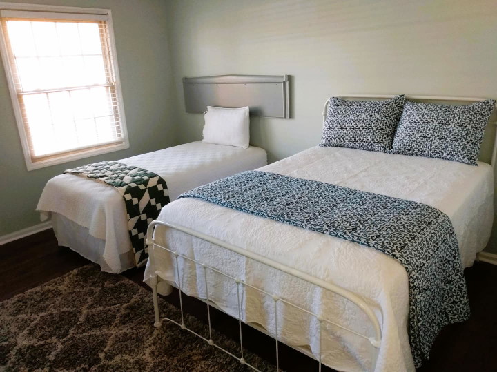 Deaton's Chalet Hollingsworth Finest Townhome - Lake Waccamaw, NC