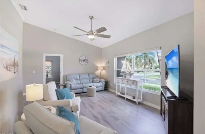 Yellowbird Private Family Vacation Beach Home - マルコ・アイランド, FL