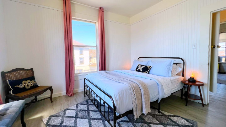 Downtown Corner Apt With Ocean Views - Fort Bragg