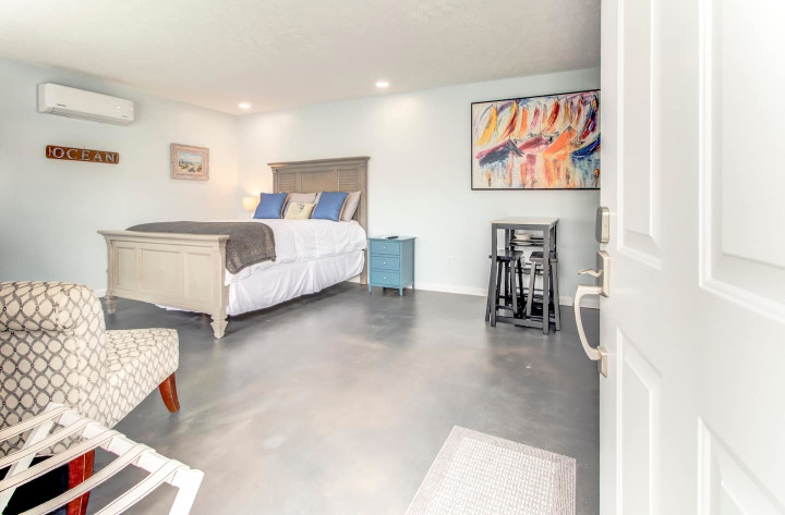 The Driftwood Suite At Lazyoak.life - Oak Island, NC