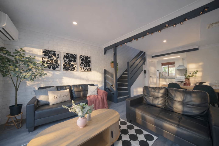 Stylish Designer 2br Walk To Mall | Parking + Pool - Brisbane