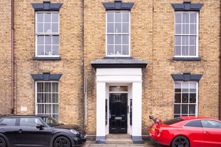 City Centre Apt | Parking | Rugby | Sleeps 3 - Rugby