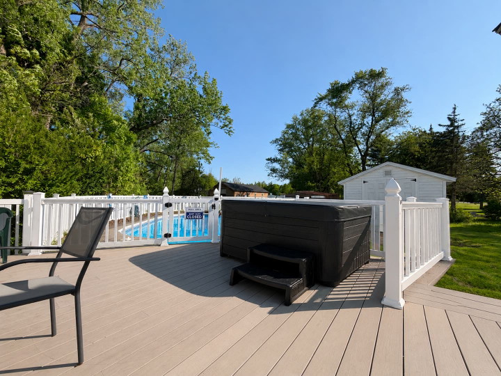 Lake Erie Retreat With Pool & Hot Tub - Lake Erie, PA