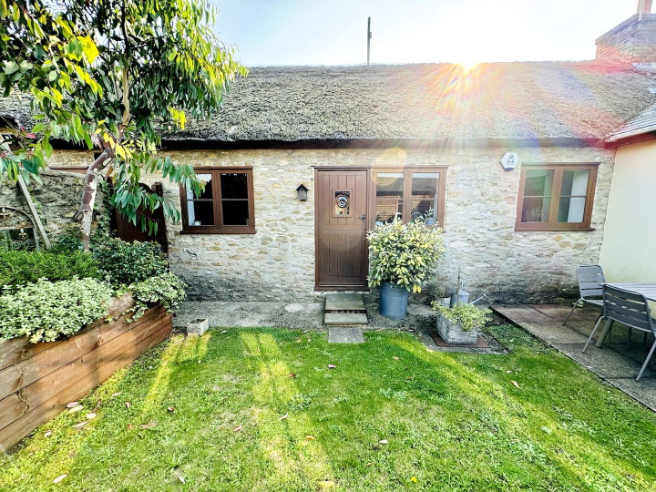 Thatched Cottage By The Beach - United Kingdom