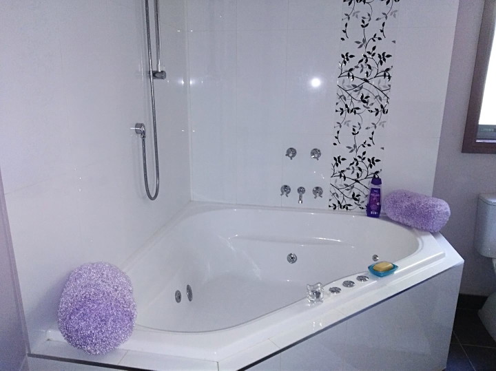The Purple House Spa Suite - Daylesford