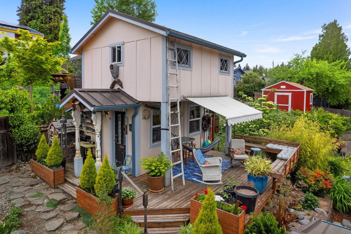 Peaceful, Pet-friendly Cottage With Deck & Sauna. - Olympia, WA