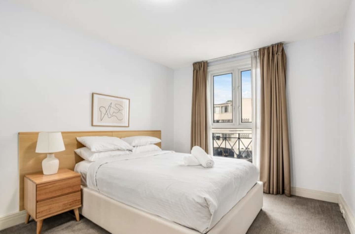 Luxury Living, Central, Balcony Views, Heated Pool - Melbourne