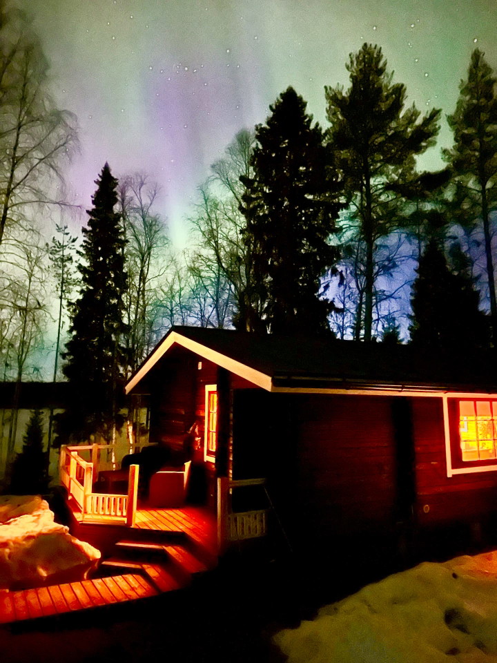 Pihamökki Järven Rannalla -