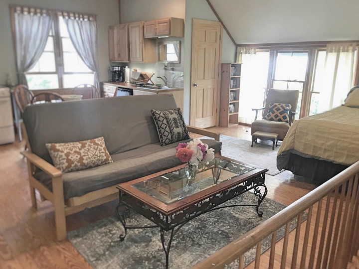Comfy, Convenient Studio Apartment Near Downtown - Maine