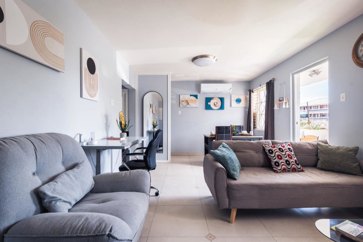 Cozy Central 2br, 2bth - Kingston, Jamaica
