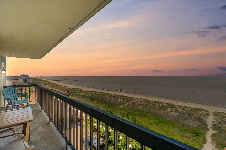 See Dolphins From This Lg Beachfront Condo - Norfolk, VA