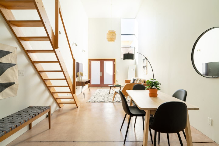Centrally Located Designer Loft W/ Parking And A/c - California