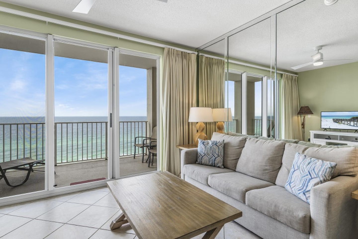 1 Bedroom Beachfront Condo Sleeps 6 - Miramar Beach, FL