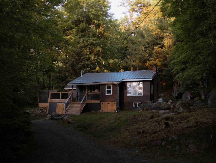 The Rock Lodge, At Mary Lake (+ Hot Tub) - Huntsville