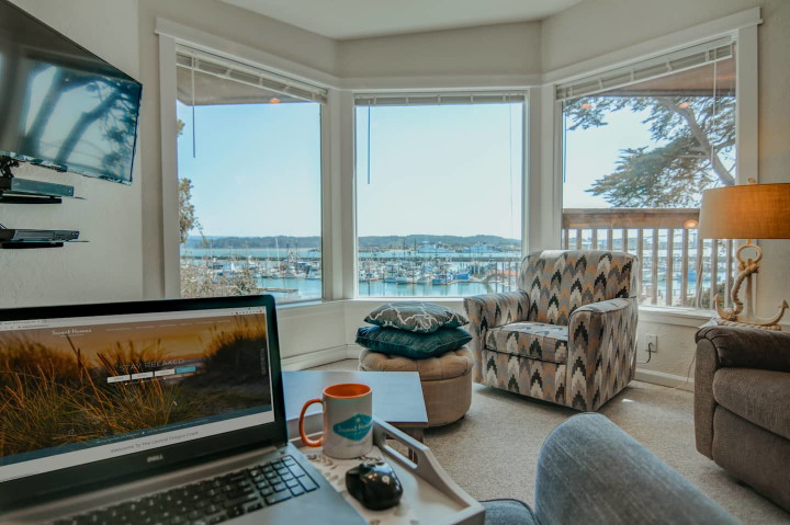 Bay Front Views! Shopping, Restaurants! Museums! - Newport, OR