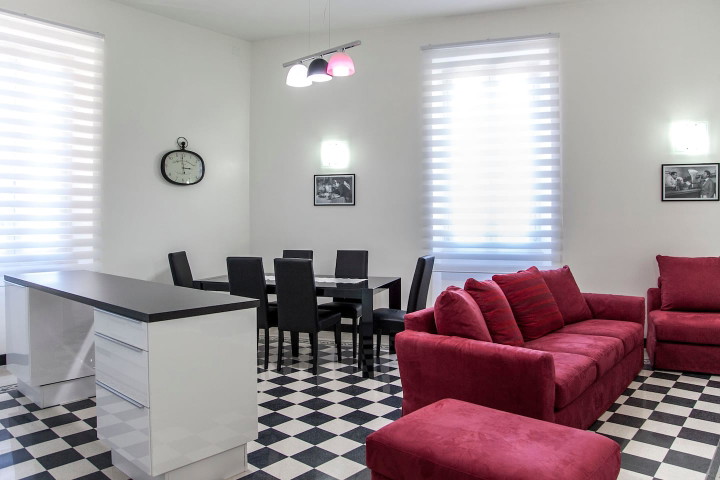 4br Home In A Vibrant Neighborhood - Roma