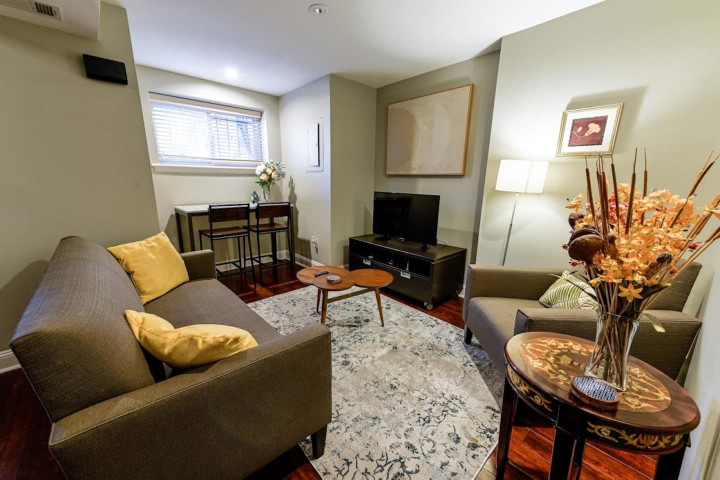 Logan Circle/14th St. Quiet Entire One Br Suite - Washington, D.C.