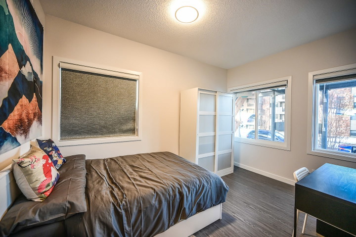 "Lovely & Cute Suit" In Whyte Ave &Near Hospital - Edmonton