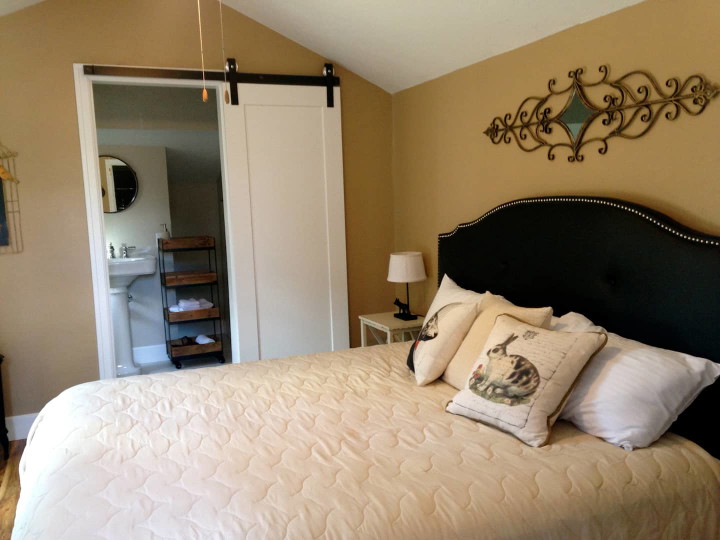 Tudor Inn Cottage - Downtown Bend - Bend, OR