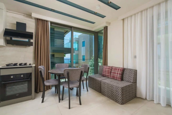 Antalya, Lara Caddesine Yakın 1+1 Lüks Daire No:5 - Antalya