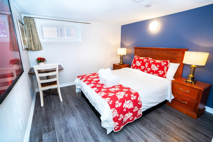 Cozy 3br 2bth Lower Unit, 1 Min To 401, 404 & Dvp - Toronto