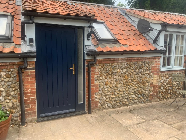 A Charming Converted Wood Shed In Unique Setting - Blakeney