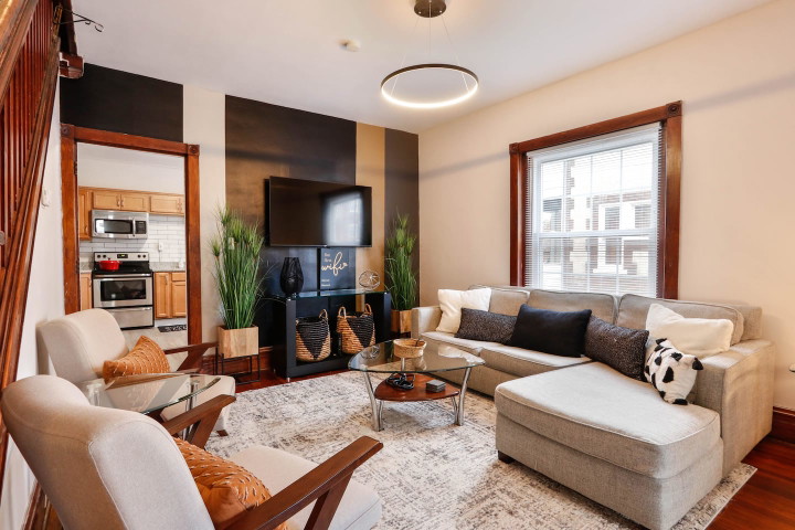 The Downtown Hound: Opulent Oasis @ Moravian U! - Bethlehem, PA