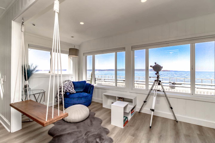 Ocean Front Beach House On The Redondo Boardwalk! - Des Moines, WA