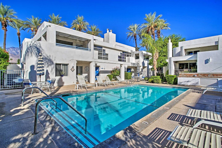 Stylish And Spacious Two Bedroom Villa Unit 4 - Palm Springs, CA
