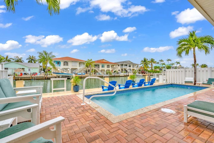 P17 - Charming 3 Bedroom 2 Bath Duplex With Privat - Key Colony Beach, FL