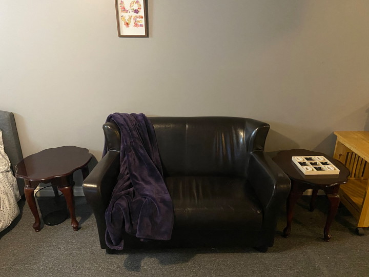 Basement Studio Apartment - Peterborough, ON, Canadà