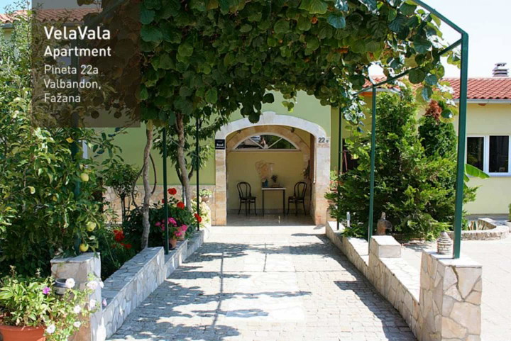 A Peaceful Green Oasis Velavala - Pula