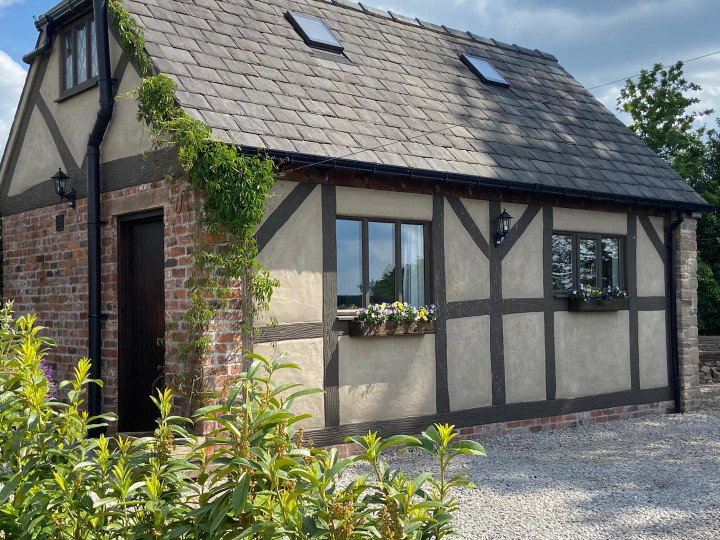 Detached - Studio Apartment - Walnut Tree Cottage - Macclesfield, UK