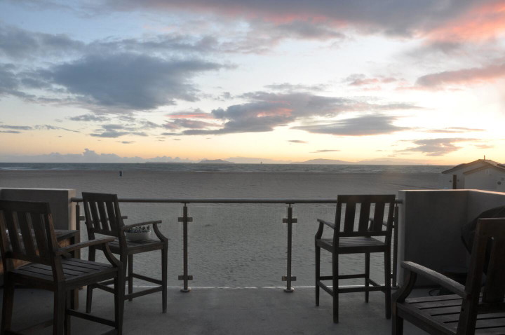 Oceanfront Modern Beach Home-180° Ocean Views - Oxnard, CA