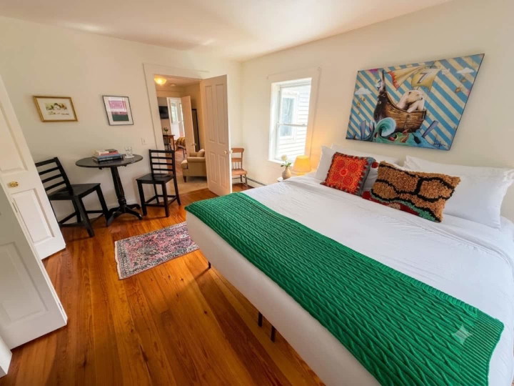 Near Camden Harbor | Pet Friendly | Two Queens - カムデン, ME