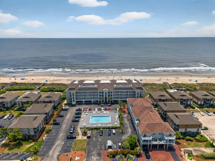 Spacious Beach Townhouse Steps To Sand + Pool - Sunset Beach, NC