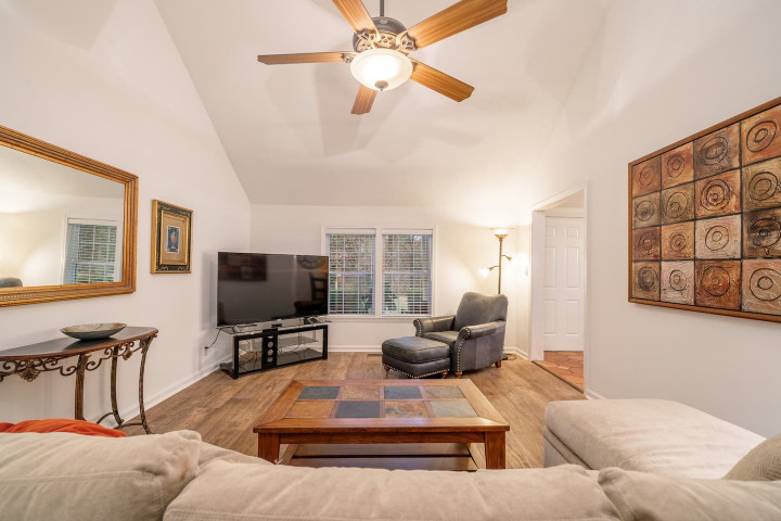 New Weston Cottage - Sleeps 6, Cozy, Private Stay! - Hot Springs, AR