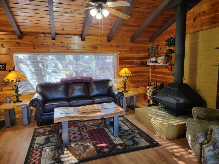 Cozy Two Bedroom Cabin With Fireplace! - Pinetop-Lakeside, AZ